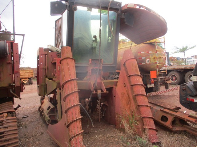 Leilão Online - COLHEDORA CASE 7700, FR23609, UND SERRA