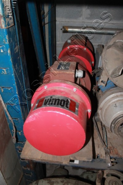 Leilão Online - 2 MOTOVIBRADORES VIMOT DE 1 HP, 6 PÓLOS E 1 MOTOVIB