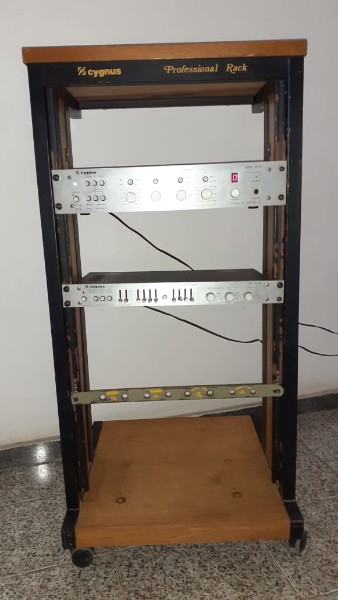 Leilão Online | Rack Cygnus Profissional com 2 aparelhos ( 112 x 55
