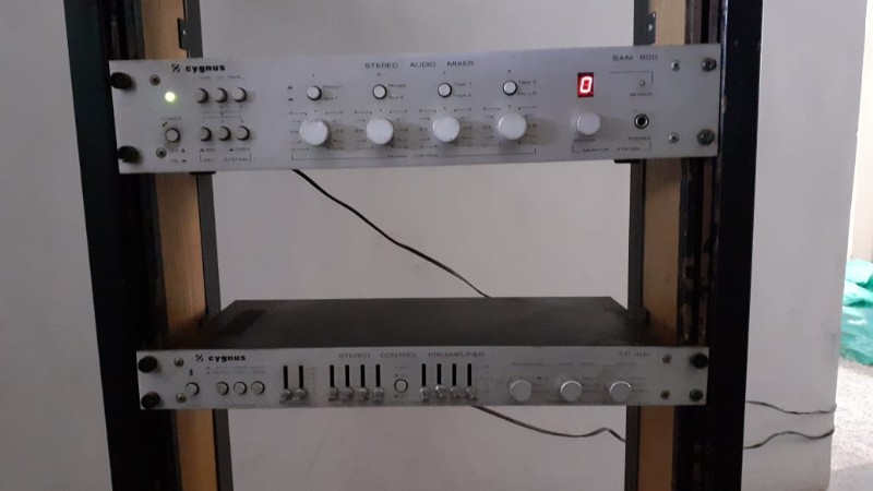 Leilão Online | Rack Cygnus Profissional com 2 aparelhos ( 112 x 55
