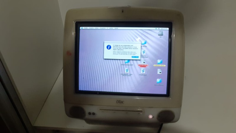 Leilão Online - Apple iMac antigo - Funcionando.