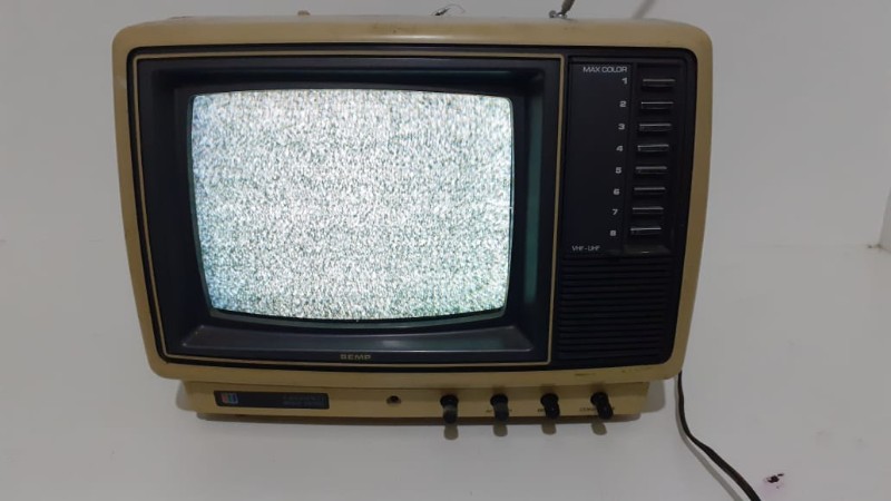 Leilão Online - Tv Antiga Semp Toshiba Max collor
