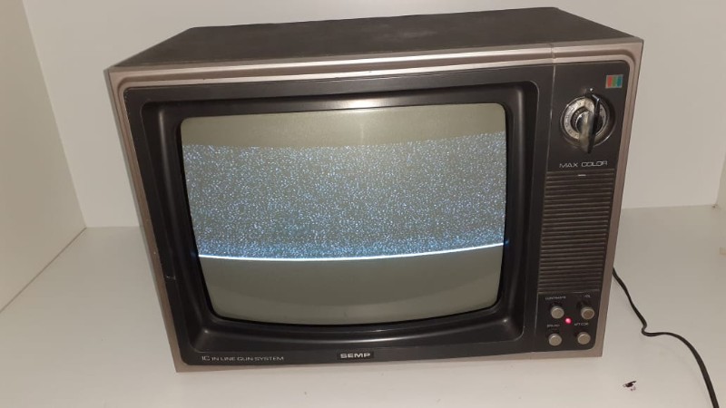 Leilão Online - Tv antiga Semp Toshiba Max