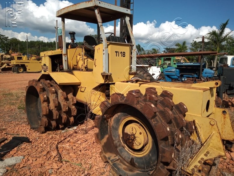 Leilão Online - ROLO COMPACTADOR MULLER TC18 . MARCA: MULLER . MODEL