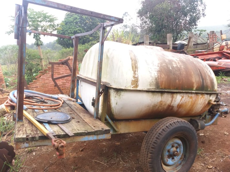 Leilão Online - PULVERIZADOR HATSUTA DE 2000 LTS COM BOMBA FUNCIONAND